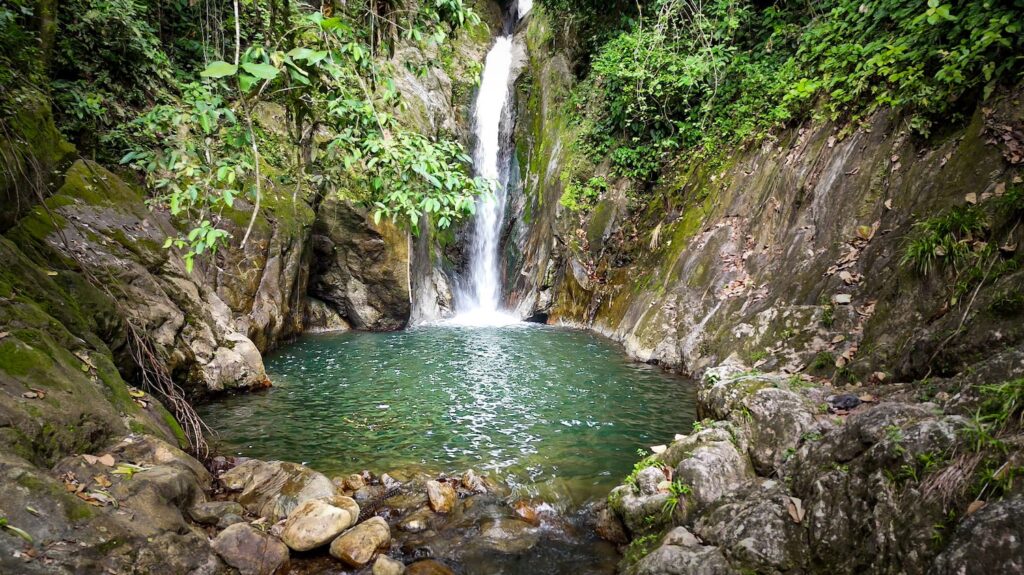Explora la Magia de la Laguna Encantada - Te mereces el lujo y el confort